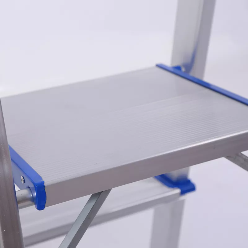 Foldable 4 step aluminum ladder with EN131 certificate OEM